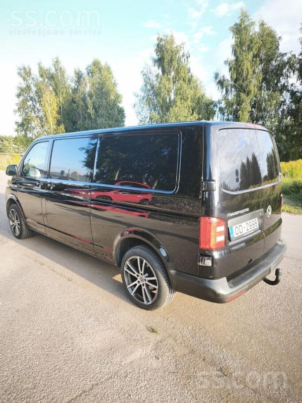 Black Volkswagen T6 2017 in Riga, with an engine capacity of 2.00 L and mileage of 237 thousand km for 12000 €, photo 5 on AUTOMOTO.COM.LV