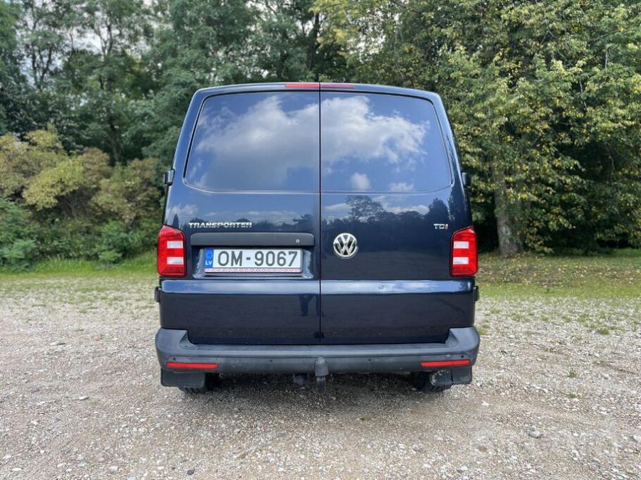 Zils Volkswagen T6 2016 Rīga, ar dzinēja tilpumu 2.00 L un nobraukumu 190 tūkst. km par 14200 €, foto 7 vietnē AUTOMOTO.COM.LV