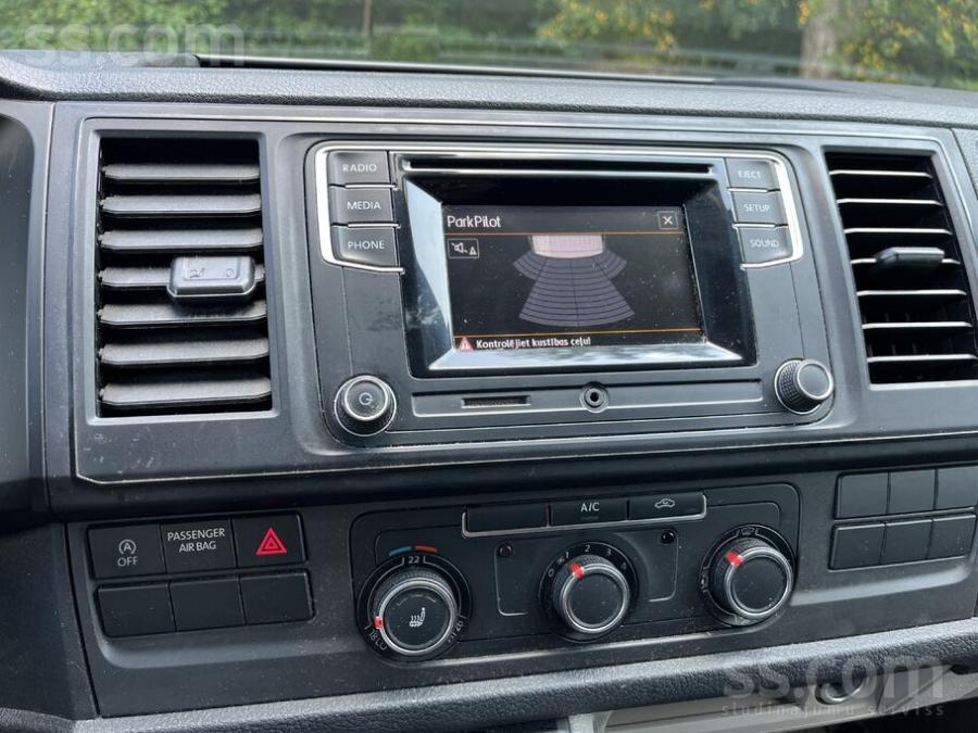 Zils Volkswagen T6 2016 Rīga, ar dzinēja tilpumu 2.00 L un nobraukumu 190 tūkst. km par 14200 €, foto 14 vietnē AUTOMOTO.COM.LV