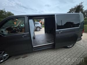 Volkswagen T6 2016 in Tukums on AUTOMOTO.COM.LV Grey Volkswagen T6 2016 in Tukums, with an engine capacity of 2.00 L and mileage of 194 thousand km for 16500 €, photo 1 on AUTOMOTO.COM.LV