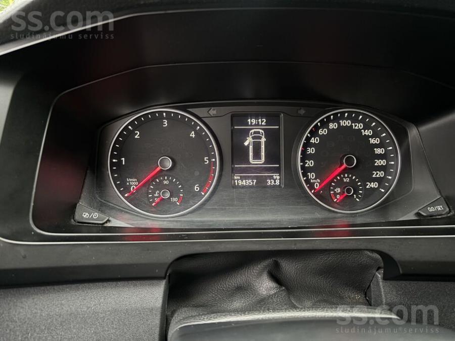 Grey Volkswagen T6 2016 in Tukums, with an engine capacity of 2.00 L and mileage of 194 thousand km for 16500 €, photo 20 on AUTOMOTO.COM.LV