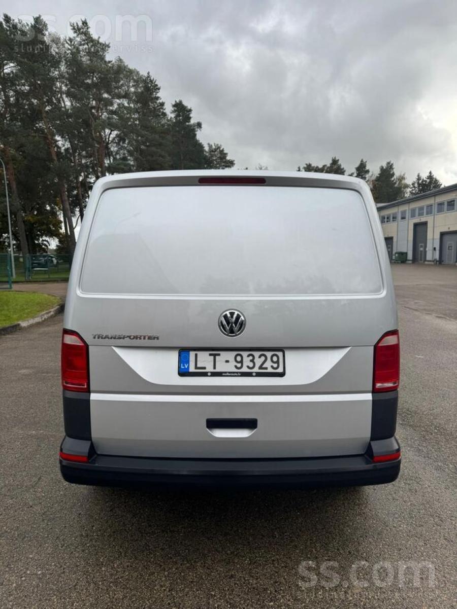 Pelēks Volkswagen T6 2018 Rīga, ar dzinēja tilpumu 2.00 L un nobraukumu 199 tūkst. km par 11200 €, foto 6 vietnē AUTOMOTO.COM.LV