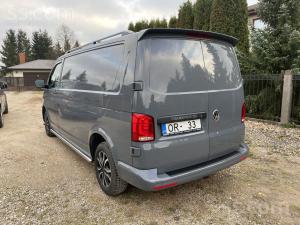 Grey Volkswagen T6 2021 in Ogre, with an engine capacity of 2.00 L and mileage of 298 thousand km for 23900 €, photo 4 on AUTOMOTO.COM.LV