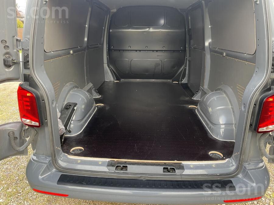 Grey Volkswagen T6 2021 in Ogre, with an engine capacity of 2.00 L and mileage of 298 thousand km for 23900 €, photo 5 on AUTOMOTO.COM.LV
