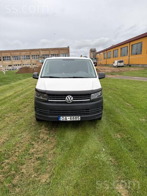 White Volkswagen T6 2019 in Riga, with an engine capacity of 2.00 L and mileage of 276 thousand km for 14500 €, photo 4 on AUTOMOTO.COM.LV
