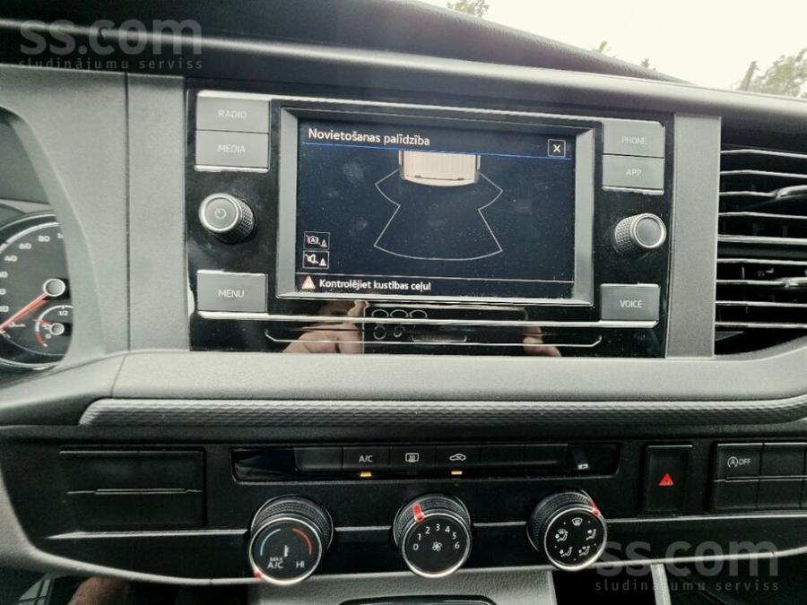 Balts Volkswagen T6 2021 Cēsis, ar dzinēja tilpumu 2.00 L un nobraukumu 87 tūkst. km par 26620 €, foto 24 vietnē AUTOMOTO.COM.LV