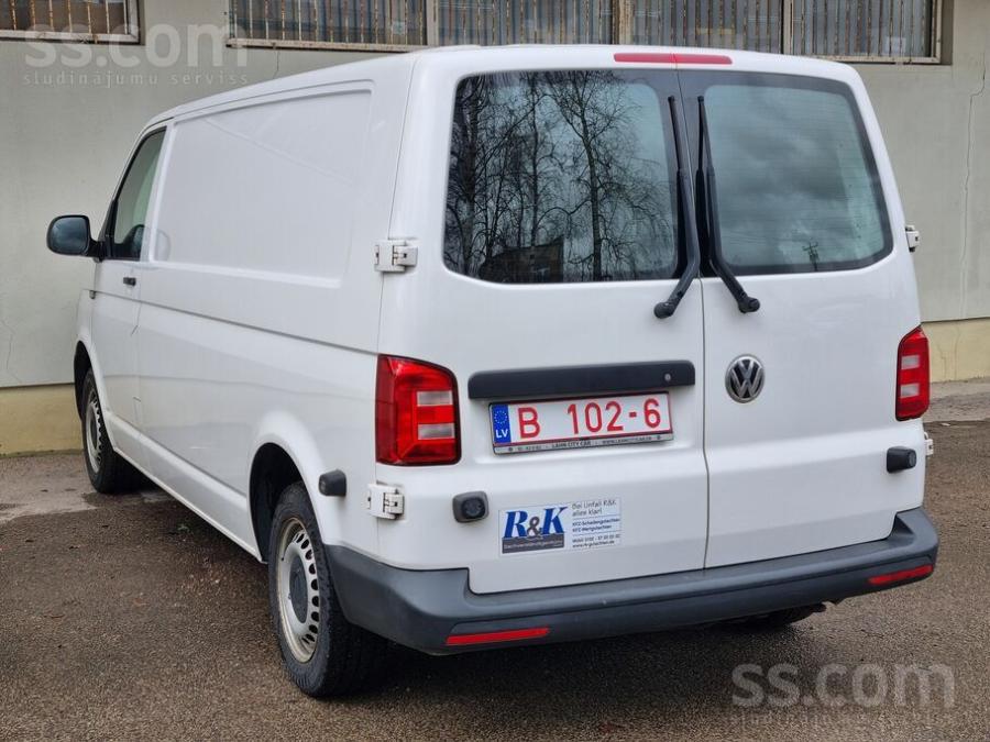 Balts Volkswagen T6 2018 Ogre, ar dzinēja tilpumu 2.00 L un nobraukumu 296 tūkst. km par 10950 €, foto 7 vietnē AUTOMOTO.COM.LV
