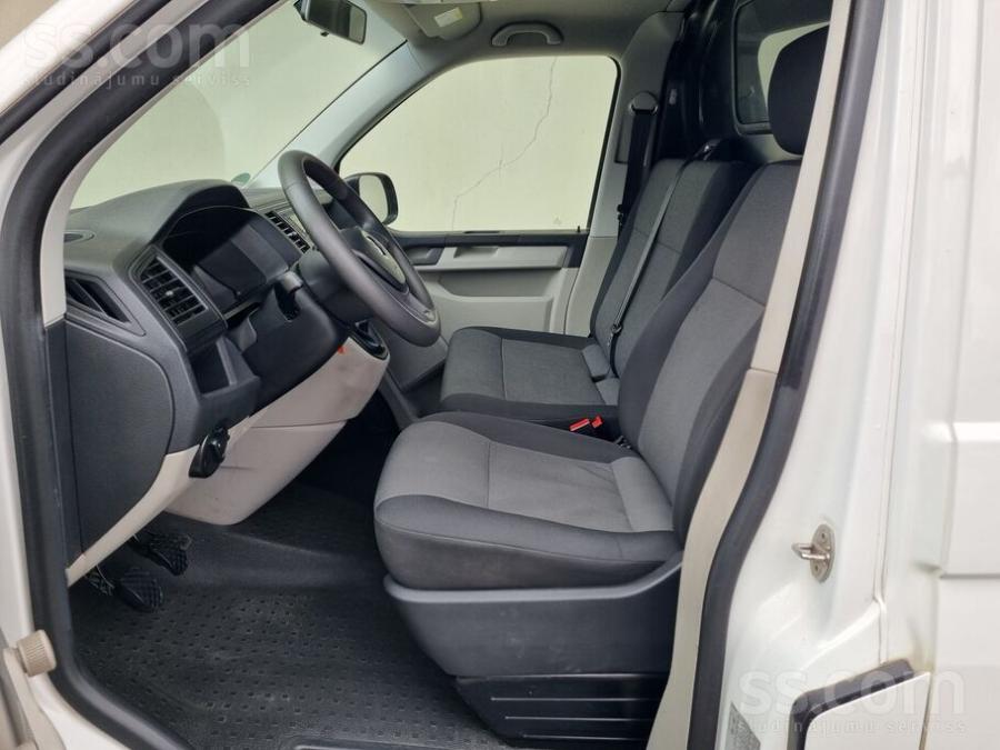 Balts Volkswagen T6 2018 Ogre, ar dzinēja tilpumu 2.00 L un nobraukumu 296 tūkst. km par 10950 €, foto 11 vietnē AUTOMOTO.COM.LV