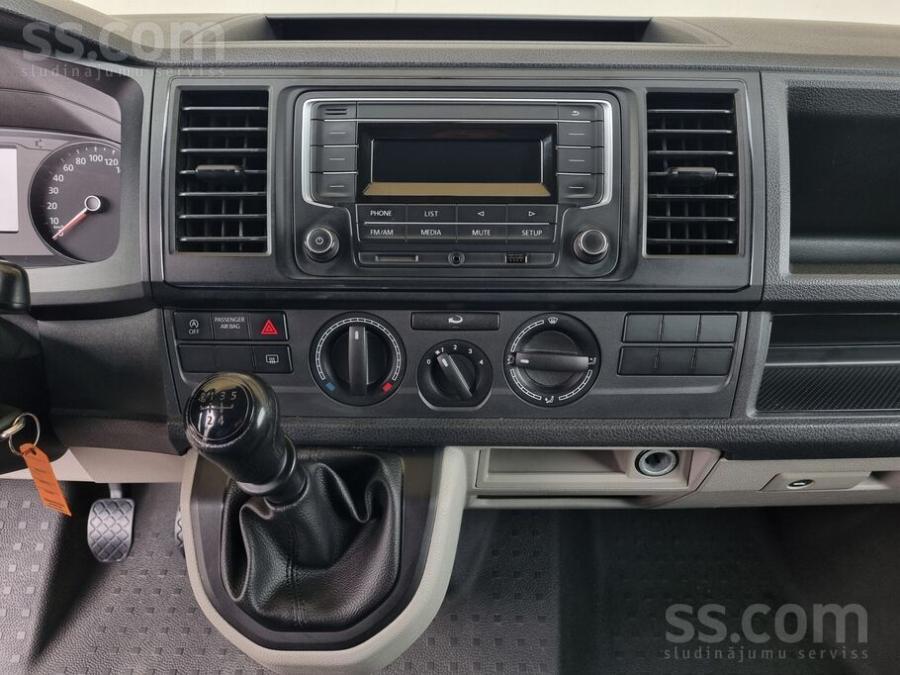 Balts Volkswagen T6 2018 Ogre, ar dzinēja tilpumu 2.00 L un nobraukumu 296 tūkst. km par 10950 €, foto 13 vietnē AUTOMOTO.COM.LV