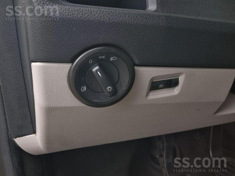 Balts Volkswagen T6 2018 Ogre, ar dzinēja tilpumu 2.00 L un nobraukumu 296 tūkst. km par 10950 €, foto 14 vietnē AUTOMOTO.COM.LV