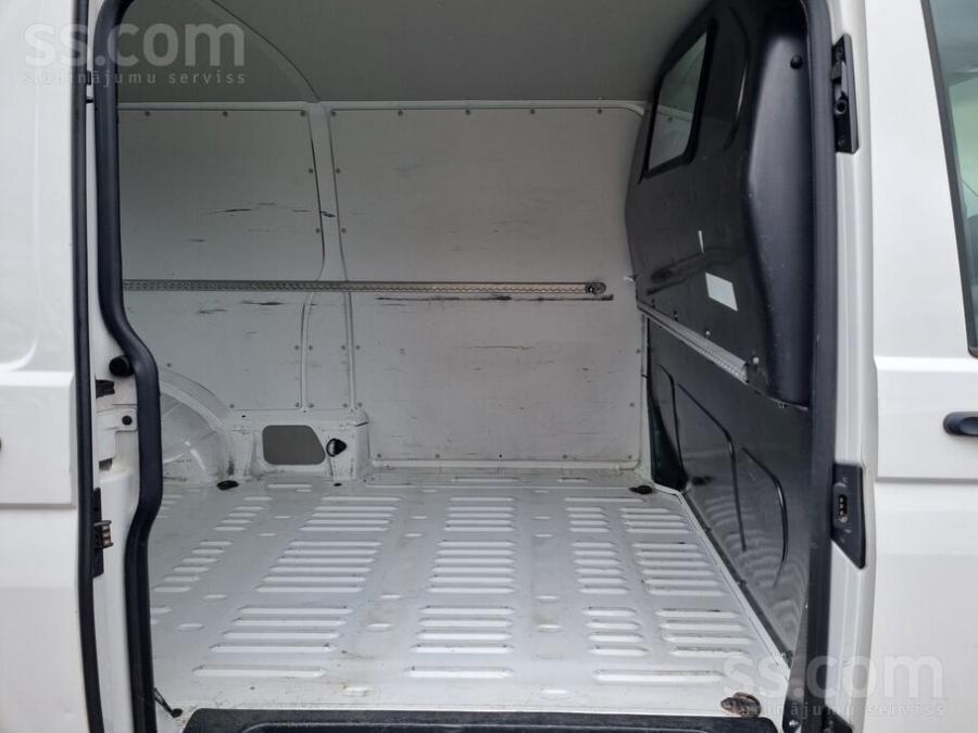 Balts Volkswagen T6 2018 Ogre, ar dzinēja tilpumu 2.00 L un nobraukumu 296 tūkst. km par 10950 €, foto 16 vietnē AUTOMOTO.COM.LV