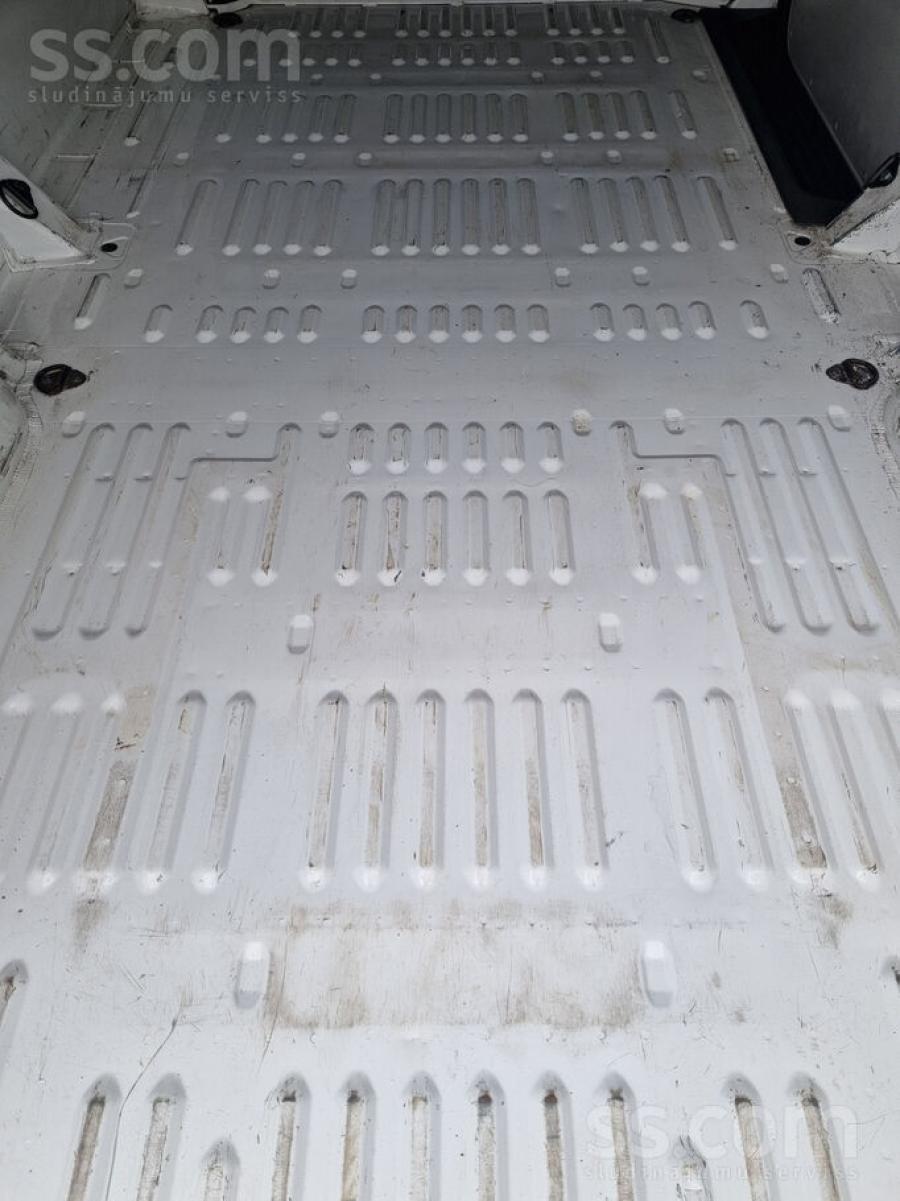 Balts Volkswagen T6 2018 Ogre, ar dzinēja tilpumu 2.00 L un nobraukumu 296 tūkst. km par 10950 €, foto 21 vietnē AUTOMOTO.COM.LV