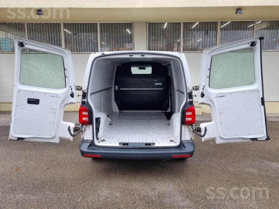 Balts Volkswagen T6 2018 Ogre, ar dzinēja tilpumu 2.00 L un nobraukumu 296 tūkst. km par 10950 €, foto 23 vietnē AUTOMOTO.COM.LV