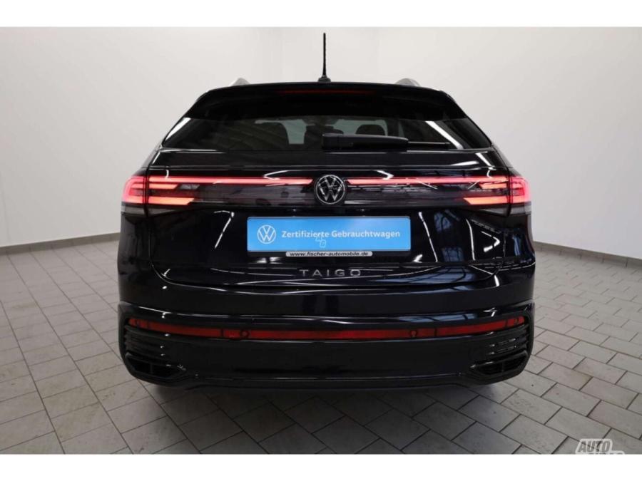 Black Volkswagen Taigo 2023 in Kaunas, with an engine capacity of 1.00 L and mileage of 16 thousand km for 29589 €, photo 5 on AUTOMOTO.COM.LV