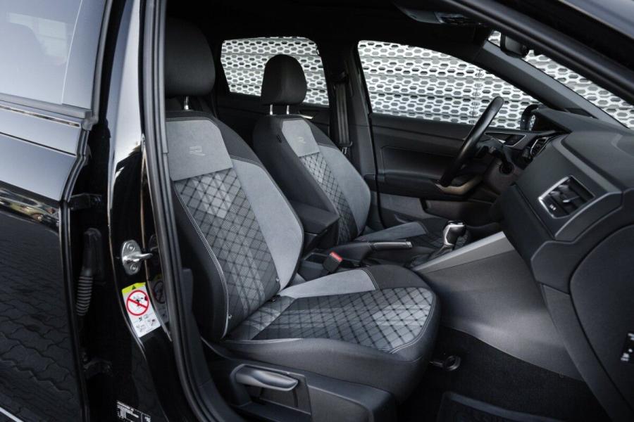 Melns Volkswagen Taigo 2023 Mārupe, ar dzinēja tilpumu 1.50 L un nobraukumu 51 tūkst. km par 25200 €, foto 23 vietnē AUTOMOTO.COM.LV