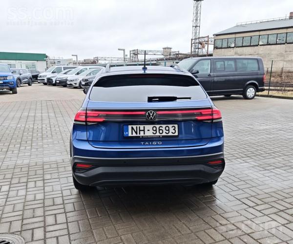 Blue Volkswagen Taigo 2022 in Liepaja, with an engine capacity of 1.00 L and mileage of 71 thousand km for 18900 €, photo 4 on AUTOMOTO.COM.LV