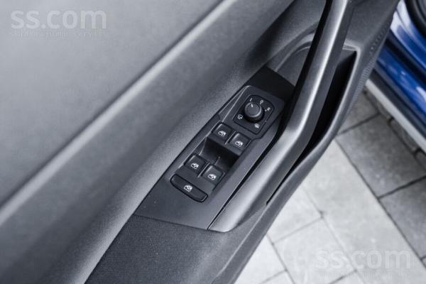 Blue Volkswagen Taigo 2024 in Riga, with an engine capacity of 1.00 L and mileage of 16 thousand km for 24500 €, photo 7 on AUTOMOTO.COM.LV