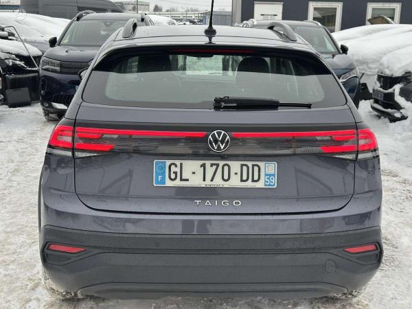 Pelēks Volkswagen Taigo 2022 Viļņa, ar dzinēja tilpumu 1.00 L un nobraukumu 167 tūkst. km par 15124 €, foto 5 vietnē AUTOMOTO.COM.LV