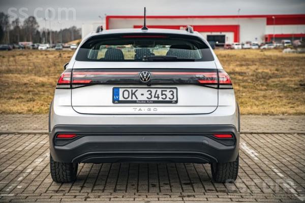 Pelēks Volkswagen Taigo 2022 Rīga, ar dzinēja tilpumu 1.00 L un nobraukumu 0 tūkst. km par 12990 €, foto 5 vietnē AUTOMOTO.COM.LV