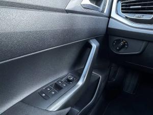 Pelēks Volkswagen Taigo 2022 Rīga, ar dzinēja tilpumu 1.50 L un nobraukumu 79 tūkst. km par 18900 €, foto 24 vietnē AUTOMOTO.COM.LV