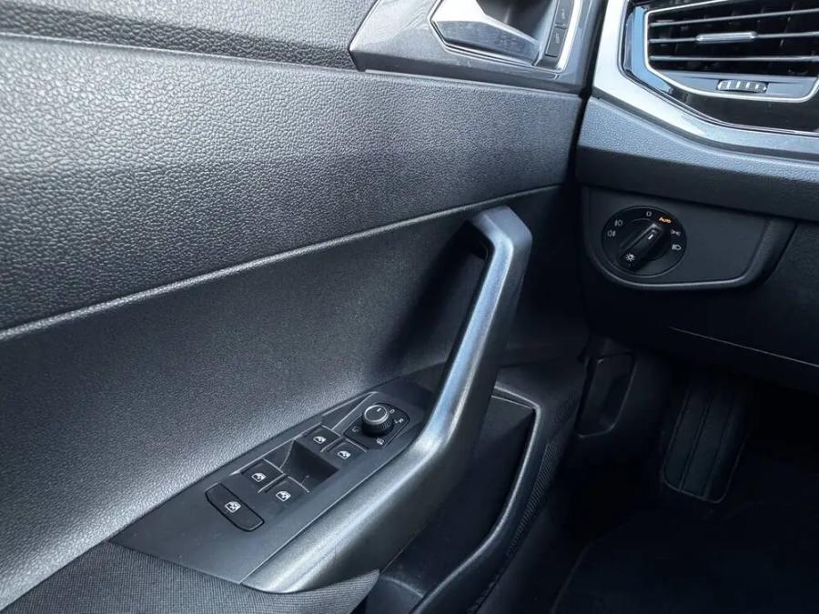 Pelēks Volkswagen Taigo 2022 Rīga, ar dzinēja tilpumu 1.50 L un nobraukumu 79 tūkst. km par 18900 €, foto 24 vietnē AUTOMOTO.COM.LV