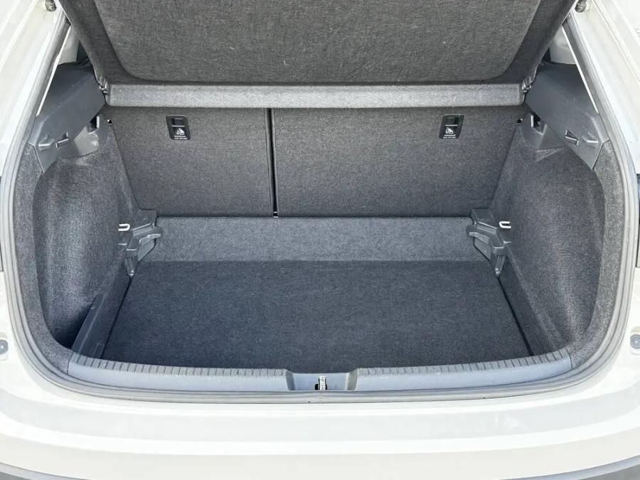 Pelēks Volkswagen Taigo 2022 Rīga, ar dzinēja tilpumu 1.50 L un nobraukumu 79 tūkst. km par 18900 €, foto 26 vietnē AUTOMOTO.COM.LV