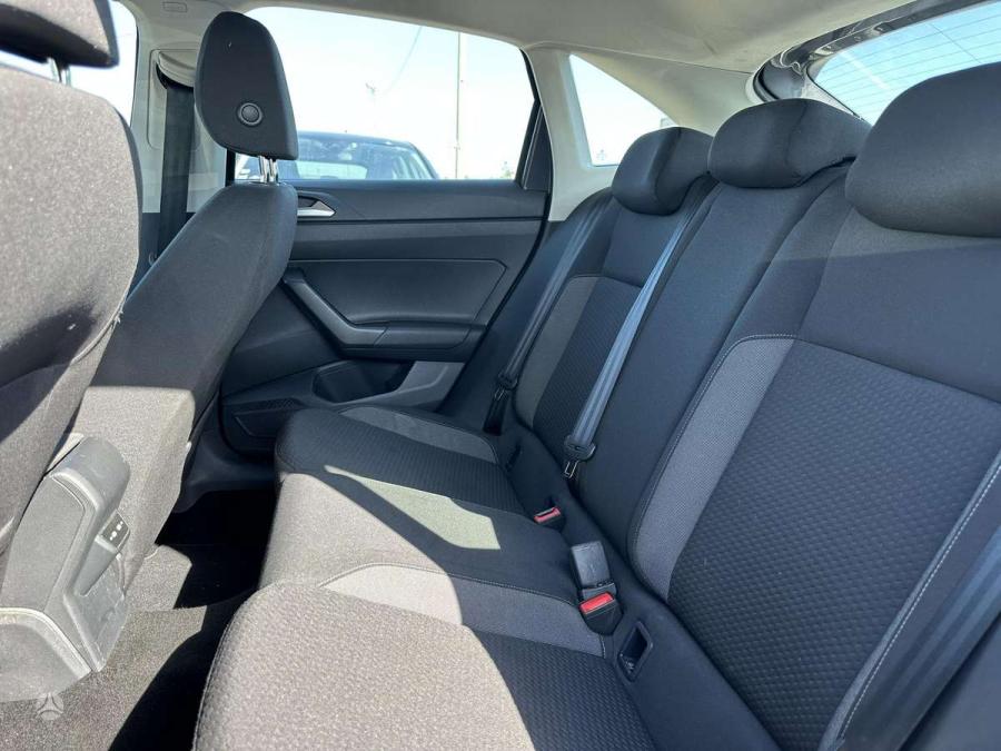 Pelēks Volkswagen Taigo 2022 Viļņa, ar dzinēja tilpumu 1.00 L un nobraukumu 167 tūkst. km par 13309 €, foto 12 vietnē AUTOMOTO.COM.LV