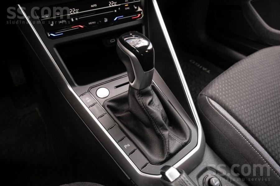 Pelēks Volkswagen Taigo 2024 Rīga, ar dzinēja tilpumu 1.00 L un nobraukumu 20 tūkst. km par 20950 €, foto 16 vietnē AUTOMOTO.COM.LV