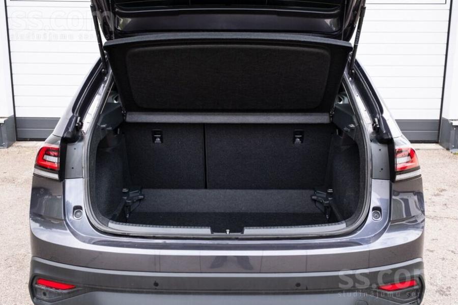 Pelēks Volkswagen Taigo 2024 Rīga, ar dzinēja tilpumu 1.00 L un nobraukumu 20 tūkst. km par 20950 €, foto 18 vietnē AUTOMOTO.COM.LV