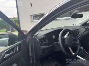 Pelēks Volkswagen Taigo 2024 Rīga, ar dzinēja tilpumu 1.00 L un nobraukumu 10 tūkst. km par 22900 €, foto 8 vietnē AUTOMOTO.COM.LV