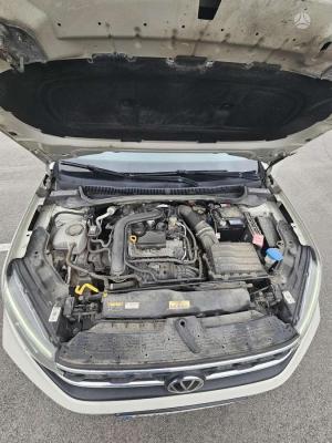 Grey Volkswagen Taigo 2022 in Kaunas, with an engine capacity of 1.00 L and mileage of 231 thousand km for 13100 €, photo 14 on AUTOMOTO.COM.LV