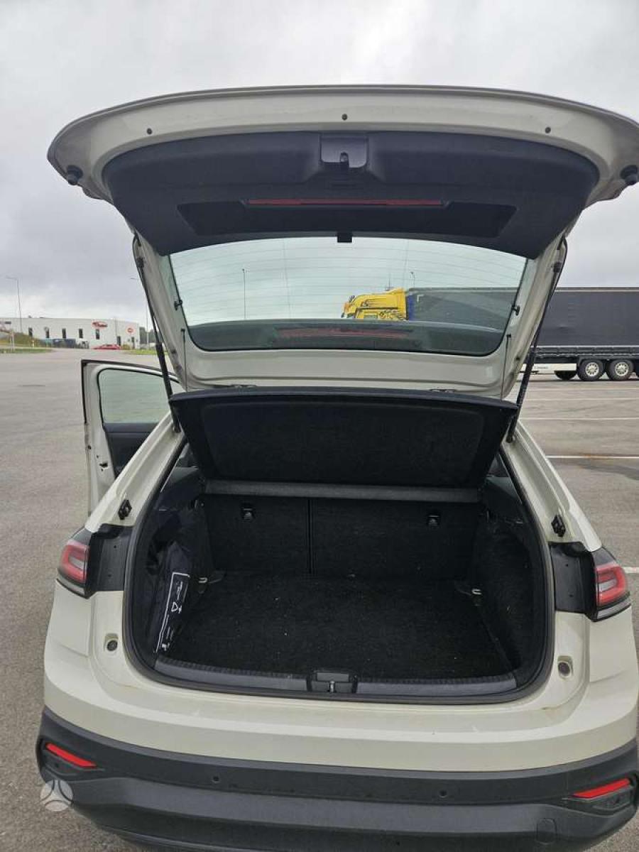 Grey Volkswagen Taigo 2022 in Kaunas, with an engine capacity of 1.00 L and mileage of 231 thousand km for 13100 €, photo 15 on AUTOMOTO.COM.LV