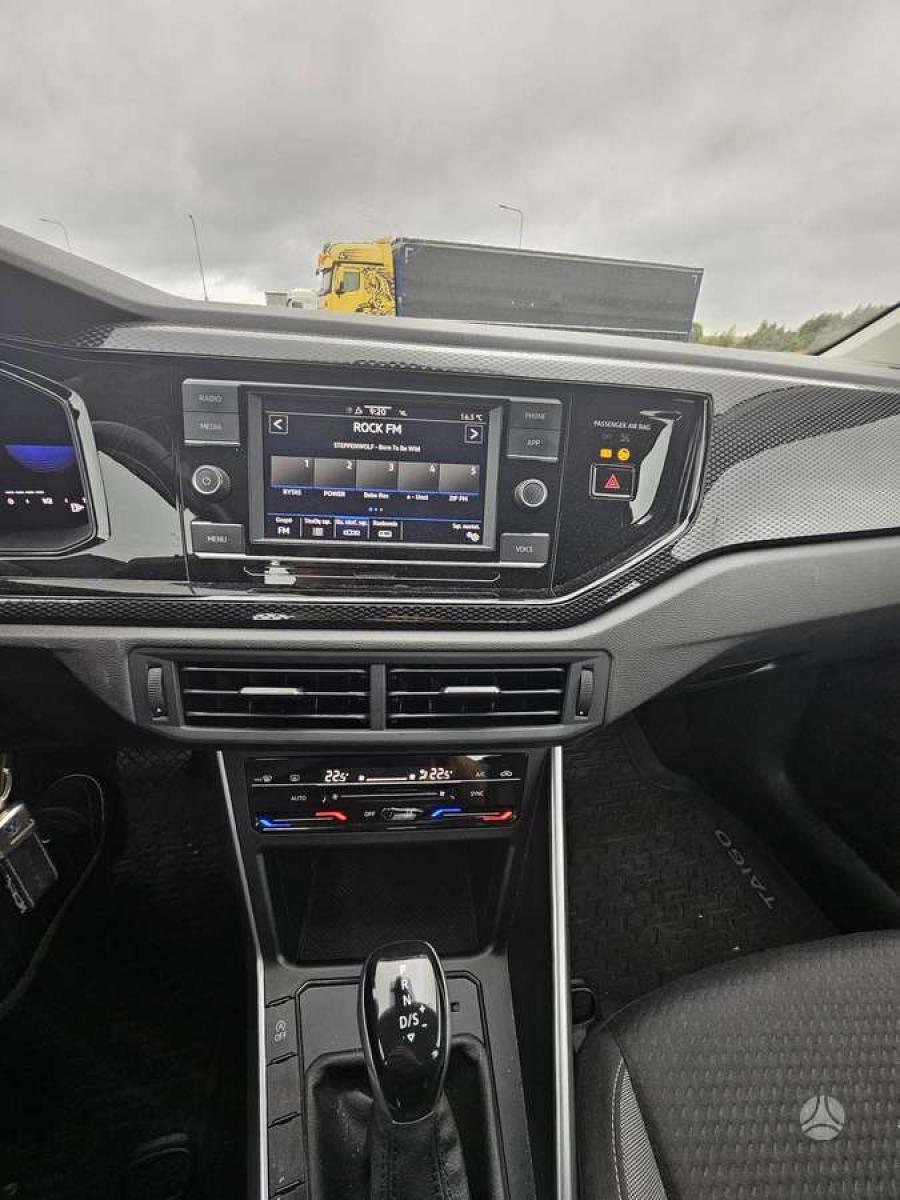 Grey Volkswagen Taigo 2022 in Kaunas, with an engine capacity of 1.00 L and mileage of 231 thousand km for 13100 €, photo 16 on AUTOMOTO.COM.LV