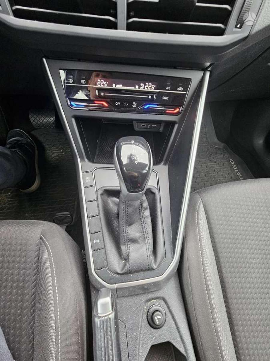 Grey Volkswagen Taigo 2022 in Kaunas, with an engine capacity of 1.00 L and mileage of 231 thousand km for 13100 €, photo 18 on AUTOMOTO.COM.LV