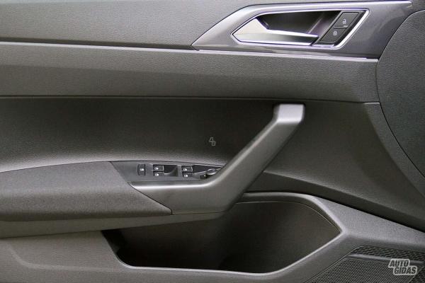 White Volkswagen Taigo 2022 in Kaunas, with an engine capacity of 1.00 L and mileage of 32 thousand km for 25274 €, photo 7 on AUTOMOTO.COM.LV