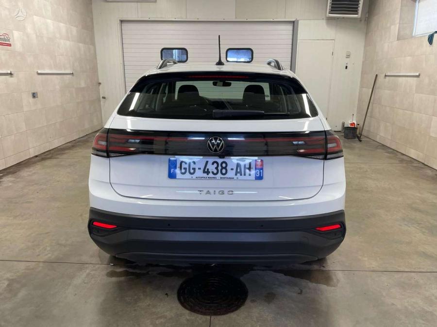 White Volkswagen Taigo 2022 in Marijampole, with an engine capacity of 1.00 L and mileage of 182 thousand km for 14399 €, photo 6 on AUTOMOTO.COM.LV