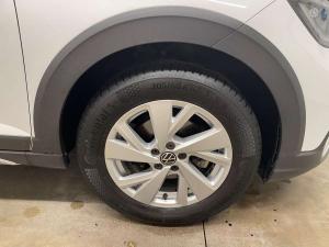 White Volkswagen Taigo 2022 in Marijampole, with an engine capacity of 1.00 L and mileage of 182 thousand km for 14399 €, photo 19 on AUTOMOTO.COM.LV