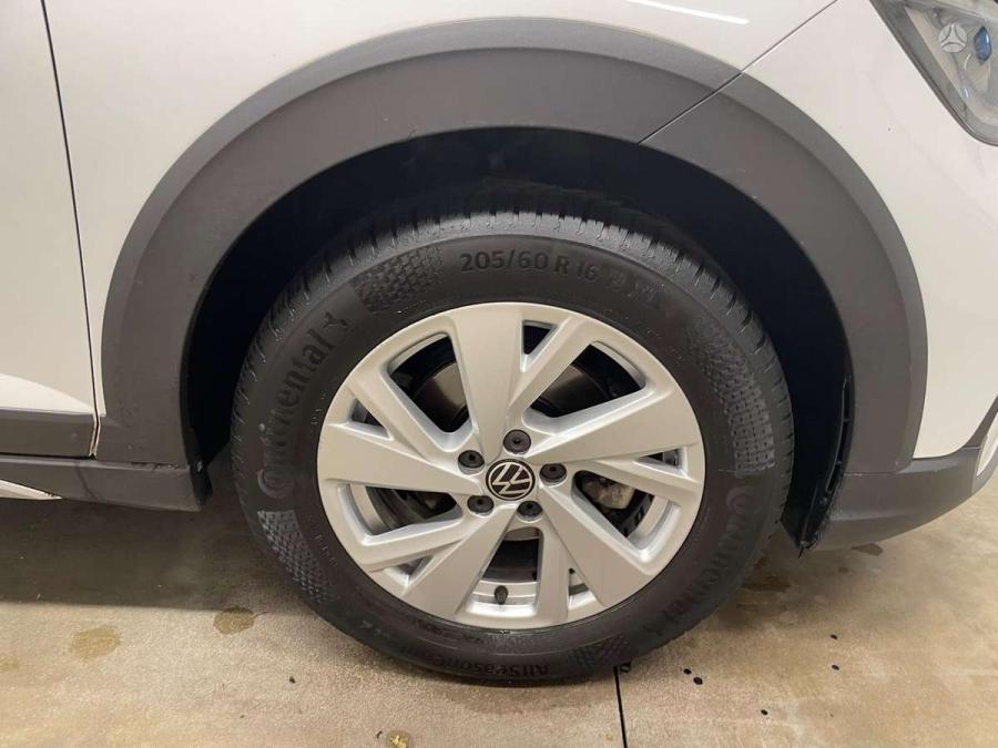 White Volkswagen Taigo 2022 in Marijampole, with an engine capacity of 1.00 L and mileage of 182 thousand km for 14399 €, photo 19 on AUTOMOTO.COM.LV