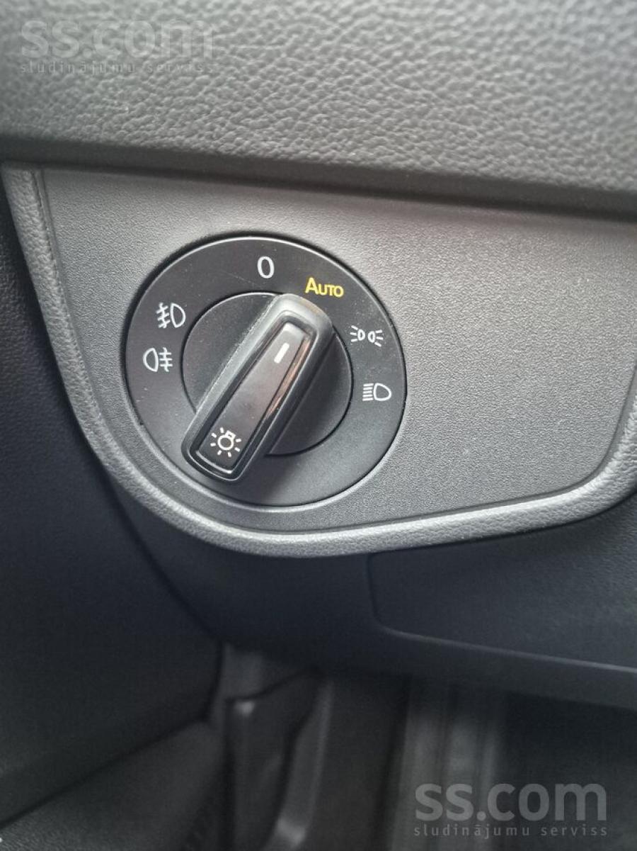 Balts Volkswagen Taigo 2023 Rīga, ar dzinēja tilpumu 1.00 L un nobraukumu 64 tūkst. km par 17300 €, foto 17 vietnē AUTOMOTO.COM.LV