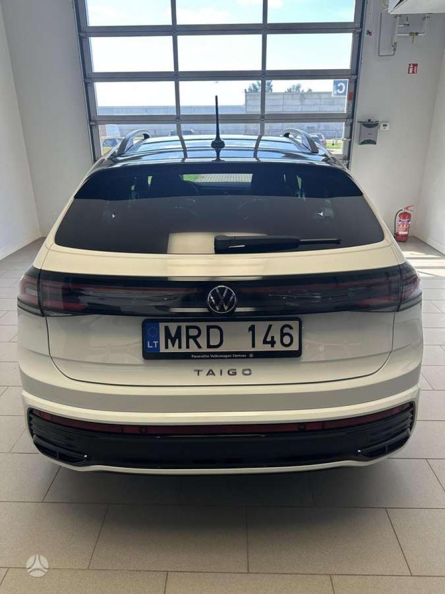 White Volkswagen Taigo 2023 in Panevezys, with an engine capacity of 1.50 L and mileage of 27 thousand km for 21900 €, photo 4 on AUTOMOTO.COM.LV