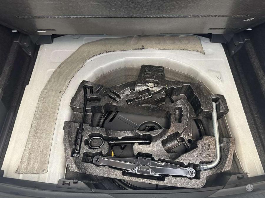White Volkswagen Taigo 2023 in Panevezys, with an engine capacity of 1.50 L and mileage of 27 thousand km for 21900 €, photo 8 on AUTOMOTO.COM.LV