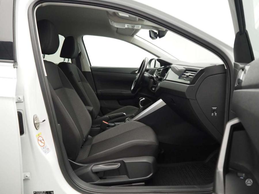 White Volkswagen Taigo 2023 in Vilnius, with an engine capacity of 1.00 L and mileage of 77 thousand km for 16500 €, photo 10 on AUTOMOTO.COM.LV