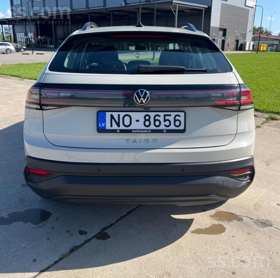 White Volkswagen Taigo 2023 in Liepaja, with an engine capacity of 1.00 L and mileage of 52 thousand km for 18500 €, photo 6 on AUTOMOTO.COM.LV