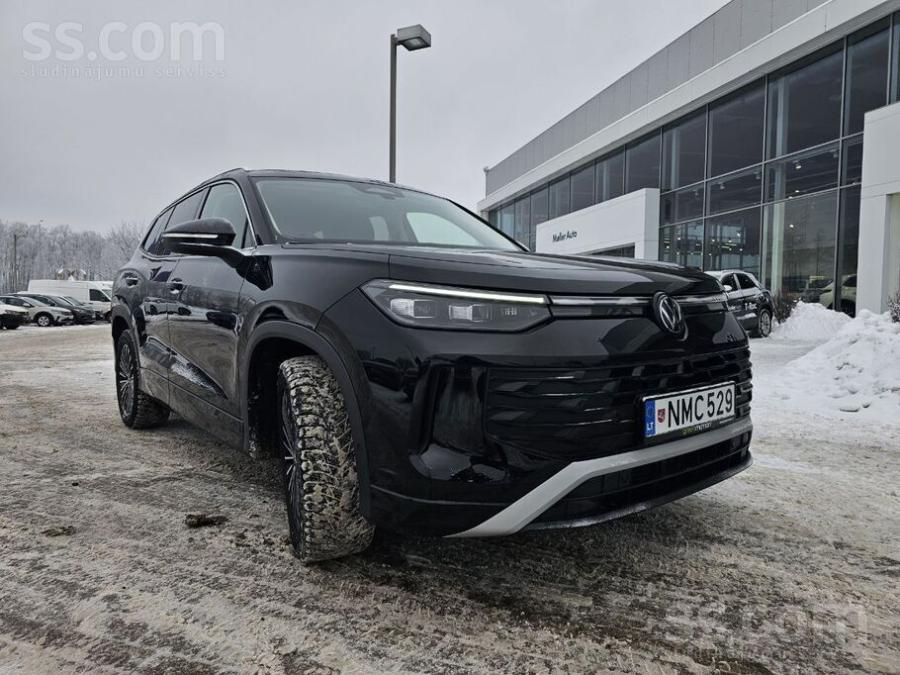 Melns Volkswagen Tayron 2025 Rīga, ar dzinēja tilpumu 1.50 L un nobraukumu 21 tūkst. km par 36990 €, foto 1 vietnē AUTOMOTO.COM.LV