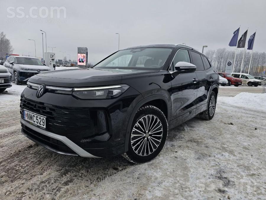 Melns Volkswagen Tayron 2025 Rīga, ar dzinēja tilpumu 1.50 L un nobraukumu 21 tūkst. km par 36990 €, foto 2 vietnē AUTOMOTO.COM.LV