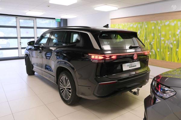 Black Volkswagen Tayron 2025 in Vilnius, with an engine capacity of 1.50 L and mileage of 8 thousand km for 35400 €, photo 4 on AUTOMOTO.COM.LV