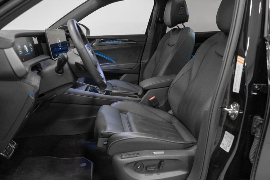 Melns Volkswagen Tayron 2025 Viļņa, ar dzinēja tilpumu 1.50 L un nobraukumu 20 tūkst. km par 47500 €, foto 6 vietnē AUTOMOTO.COM.LV
