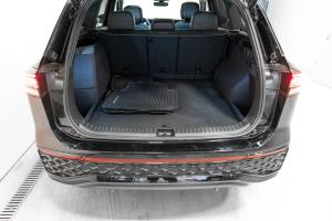 Melns Volkswagen Tayron 2025 Viļņa, ar dzinēja tilpumu 1.50 L un nobraukumu 20 tūkst. km par 47500 €, foto 32 vietnē AUTOMOTO.COM.LV