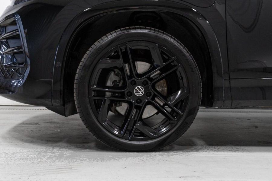 Melns Volkswagen Tayron 2025 Viļņa, ar dzinēja tilpumu 1.50 L un nobraukumu 20 tūkst. km par 47500 €, foto 36 vietnē AUTOMOTO.COM.LV