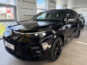 Melns Volkswagen Tayron 2026 Valmiera, ar dzinēja tilpumu 1.50 L un nobraukumu 0 tūkst. km par 47727 €, foto  vietnē AUTOMOTO.COM.LV